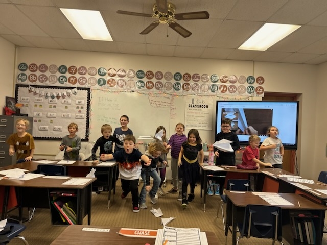 Elgin Public Schools - Paper Airplanes ️